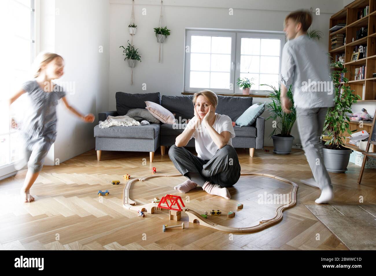 Erwachsene sitzen im kreis -Fotos und -Bildmaterial in hoher Auflösung ...