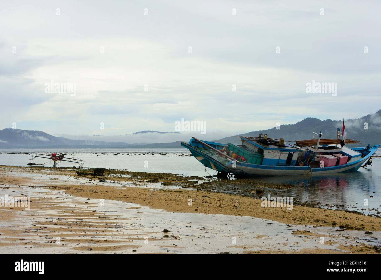 Boot Gestrandet Am Strand Stockfotos und -bilder Kaufen - Alamy