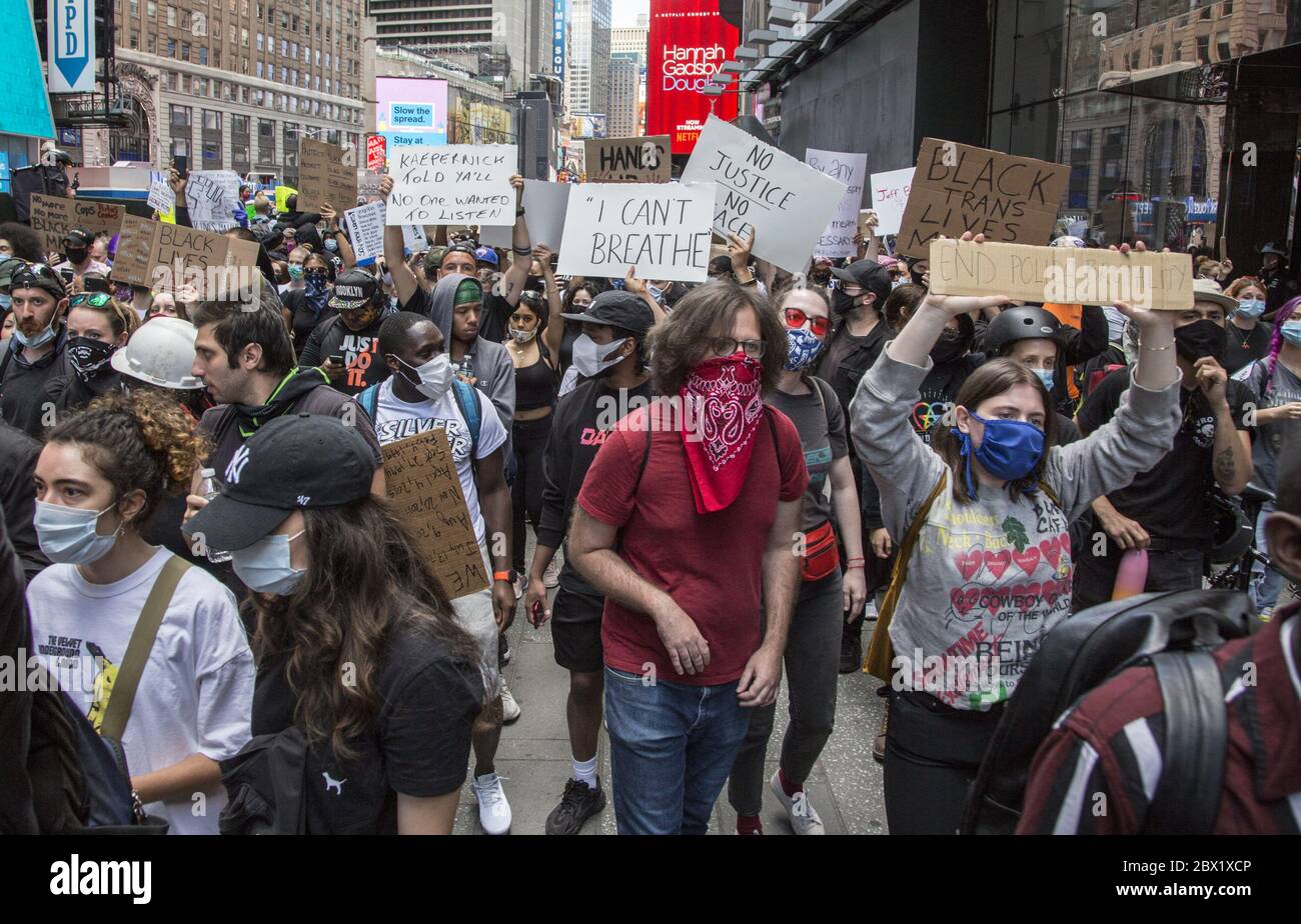 Große Demonstration und marsch vom Times Square gegen allgemeine ...