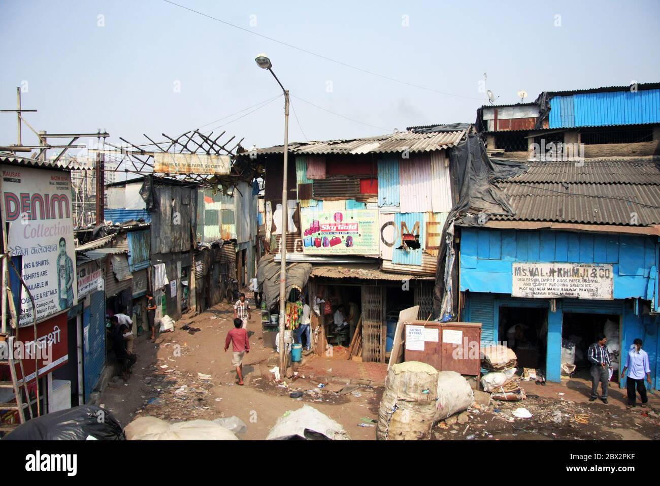 Dharavi slums -Fotos und -Bildmaterial in hoher Auflösung – Alamy