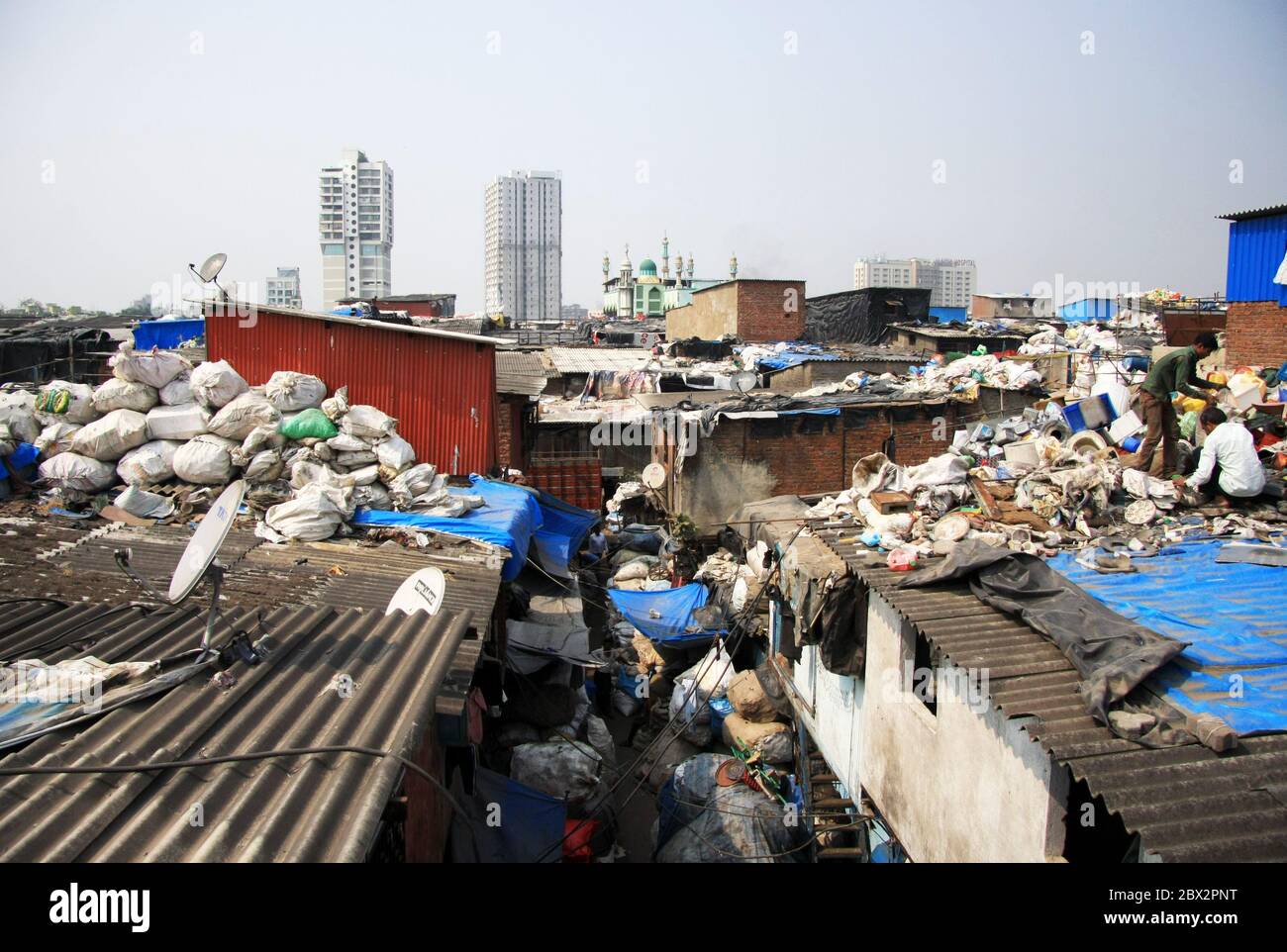Dharavi slums -Fotos und -Bildmaterial in hoher Auflösung – Alamy