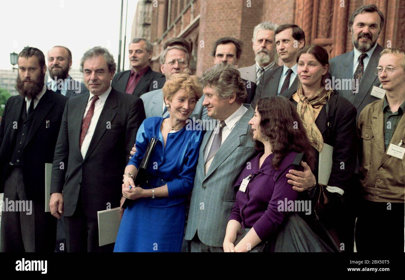 Berlin / Ende der DDR / 30.5.1990Magistrat 1990 in Ost-Berlin: 1. Reihe ...