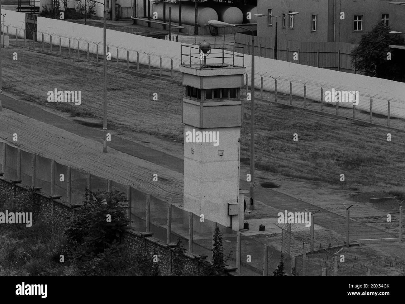 Berlin-Wedding / Berliner Mauer / DDR-Mauer / 1986 Mauer, Wachturm und ...
