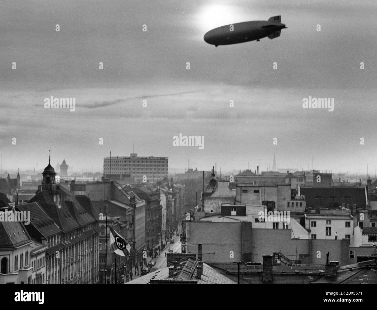 Luftschiff lz 130 graf zeppelin -Fotos und -Bildmaterial in hoher Auflösung – Alamy