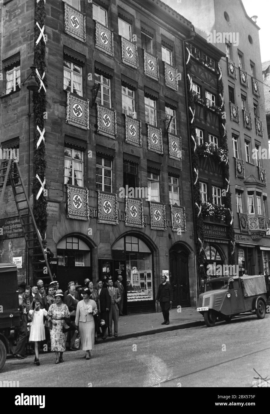 Adolf Hitler Platz Zeichen Stockfotos und -bilder Kaufen - Alamy