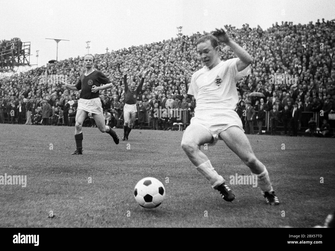 Bernd Rupp von Mönchengladbach beim Aufstiegsspiel zur Bundesliga im ...