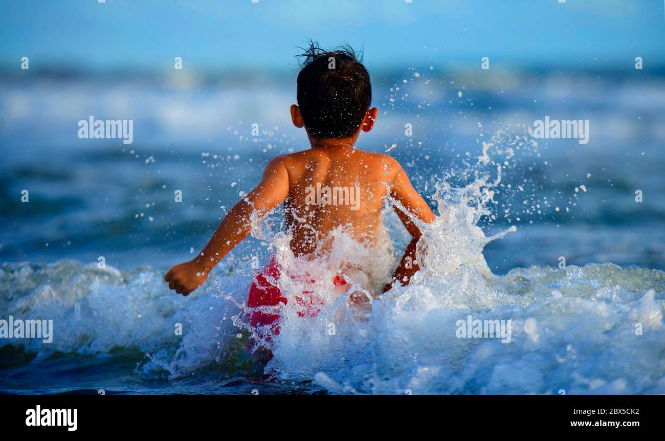 Am Strand Frei Laufen Stockfotos und -bilder Kaufen - Alamy