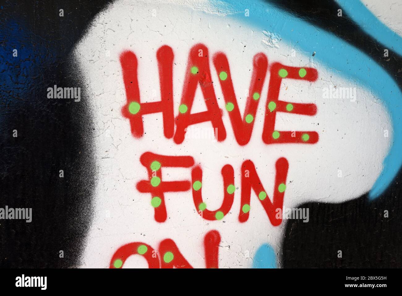 Graffiti slogan -Fotos und -Bildmaterial in hoher Auflösung – Alamy