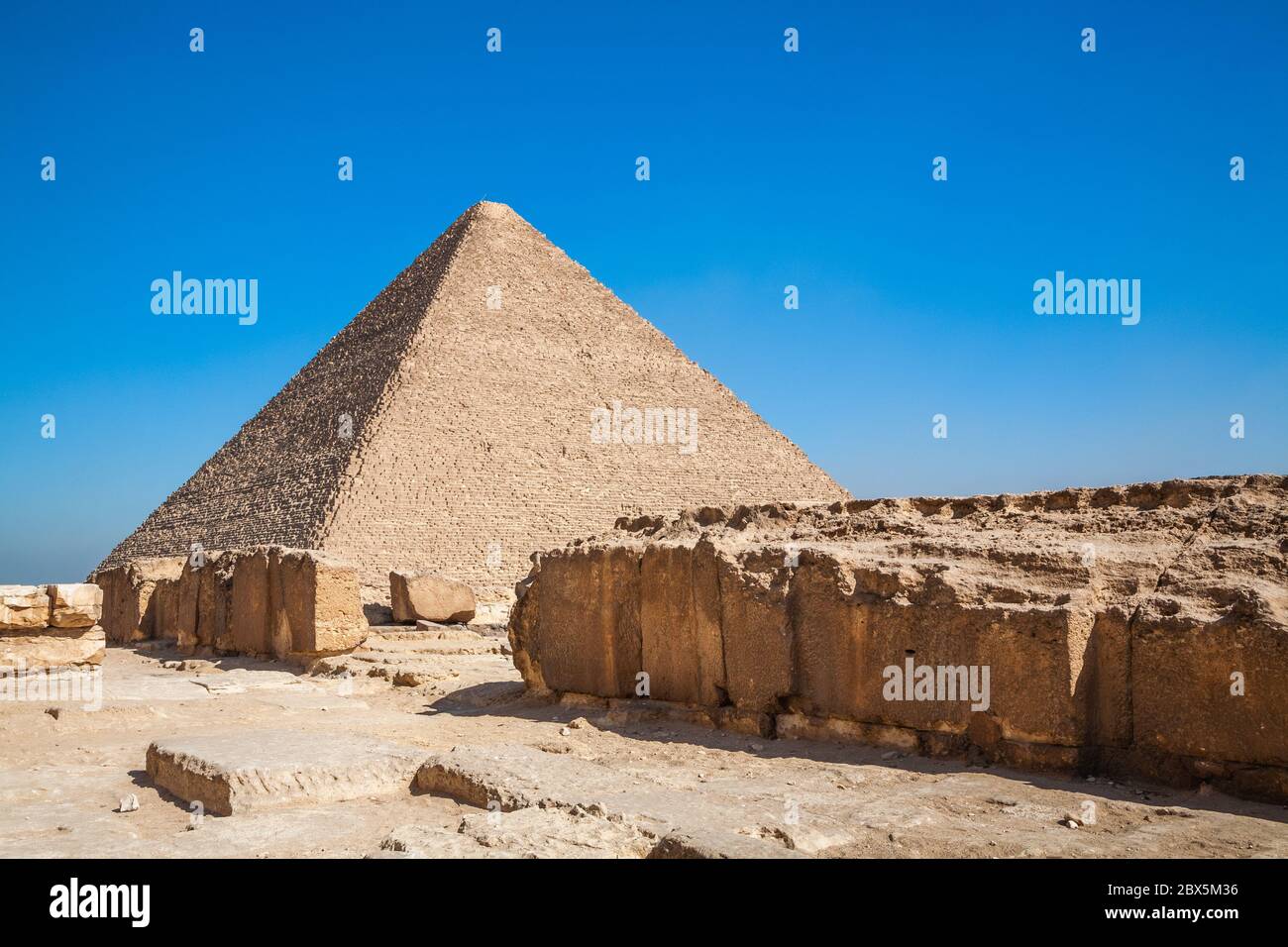 Die große Pyramide von Gizeh auch bekannt als die Pyramide von Khufu ...