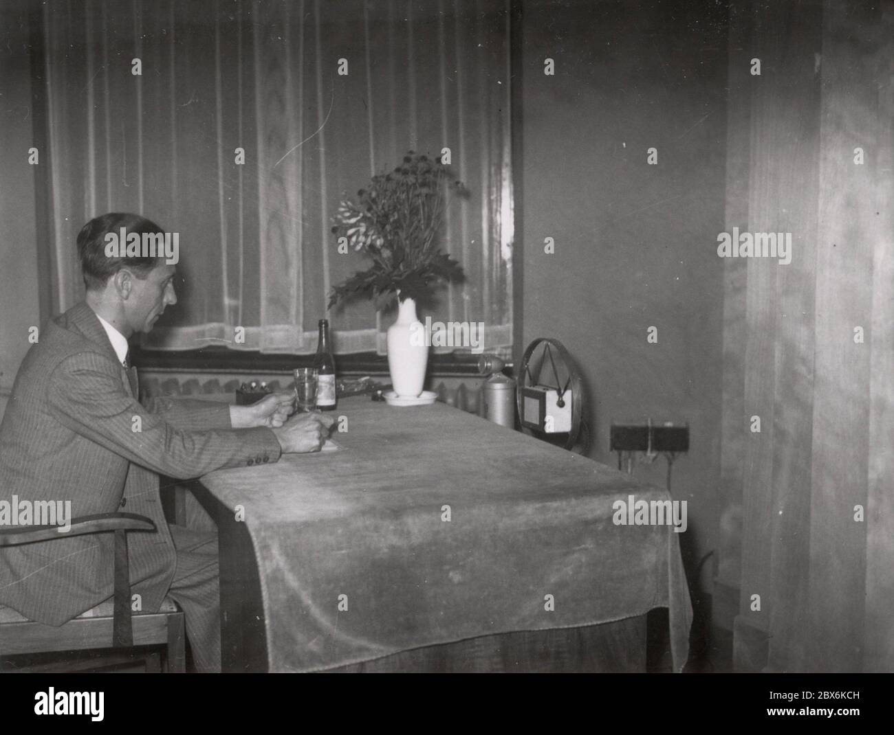 Goebbels bei seiner Radiorede Heinrich Hoffmann fotografiert 1933 Adolf ...
