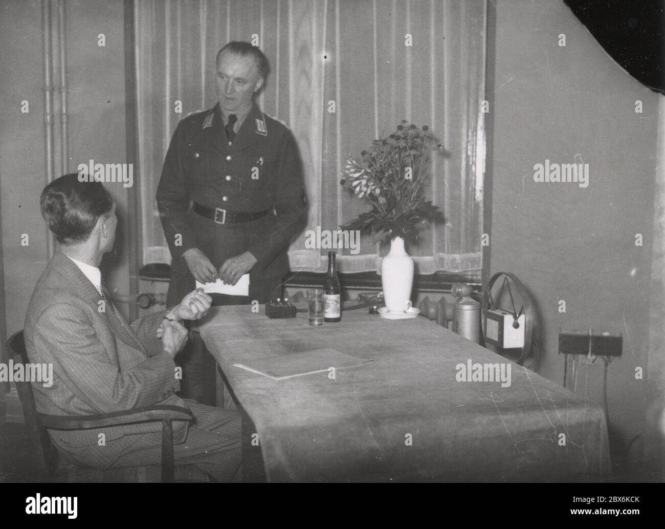 Goebbels bei seiner Radiorede Heinrich Hoffmann fotografiert 1933 Adolf ...