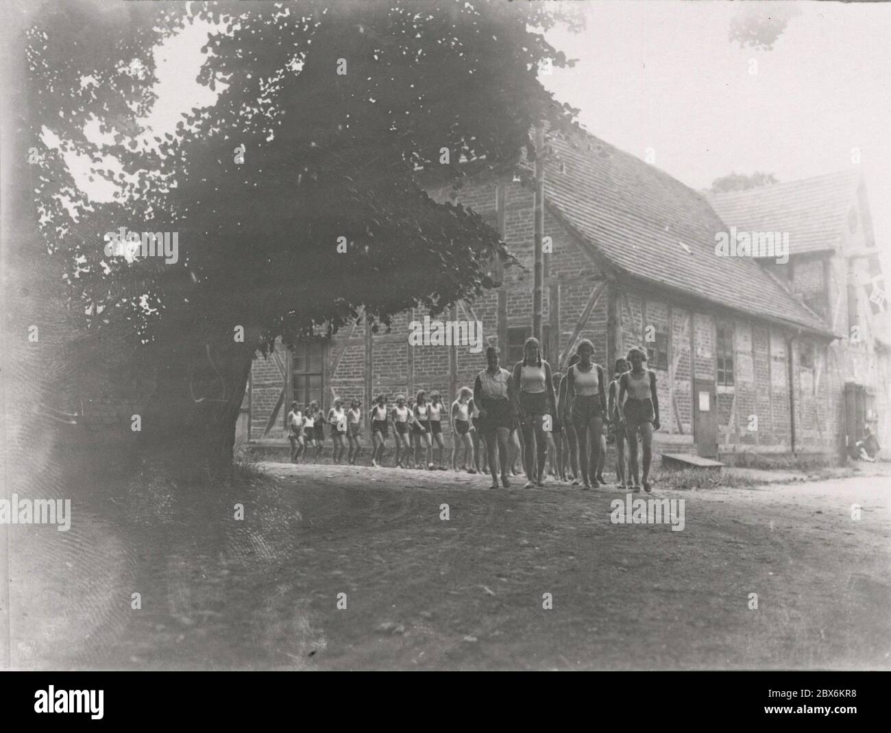 BDM im Sommerlager Heinrich Hoffmann fotografiert 1933 Adolf Hitlers ...
