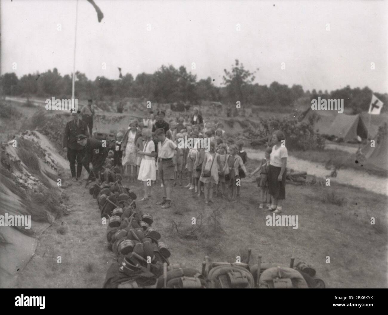 Besuch im SS-Lager Heinrich Hoffmann fotografiert 1933 Adolf Hitlers ...