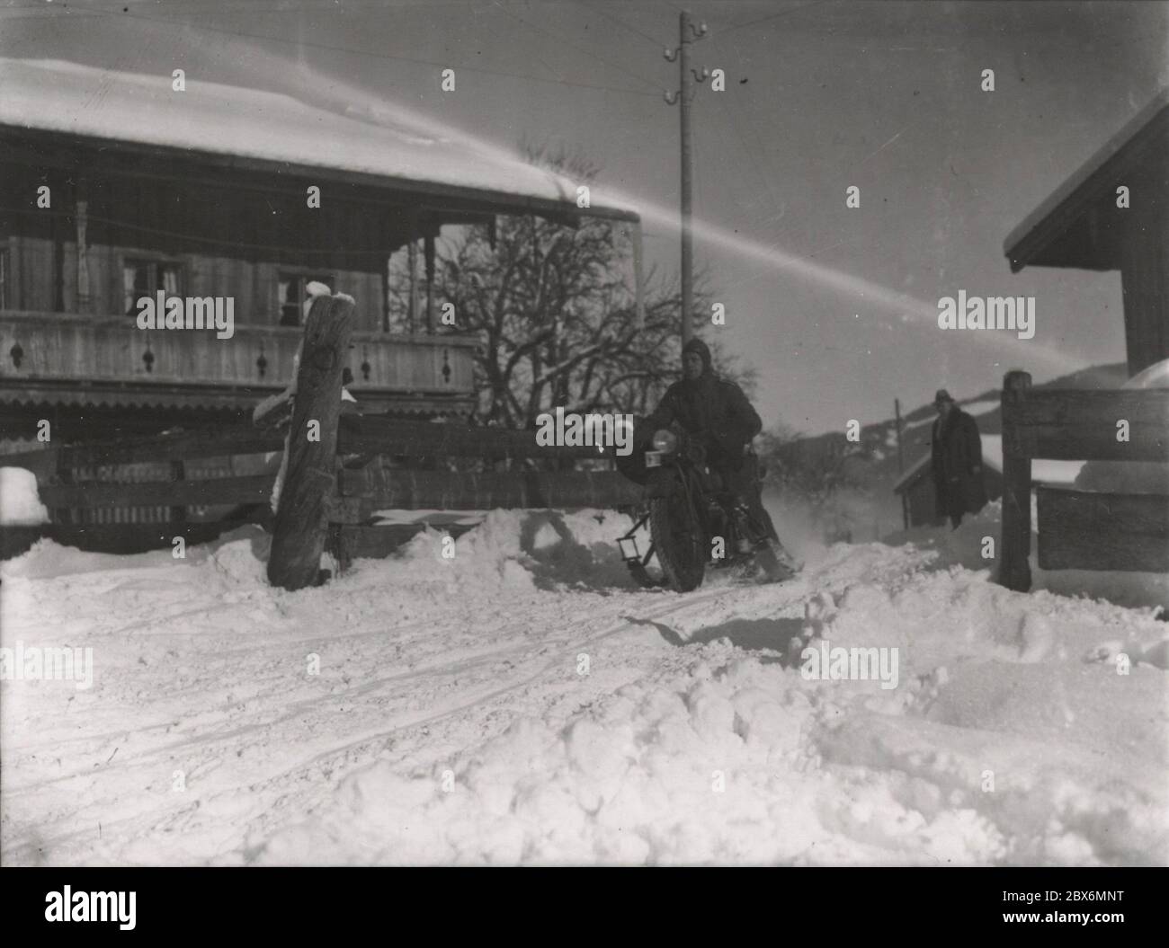 Motorrad-Offroad-Fahrt der Reichswehr. Heinrich Hoffmann fotografiert ...