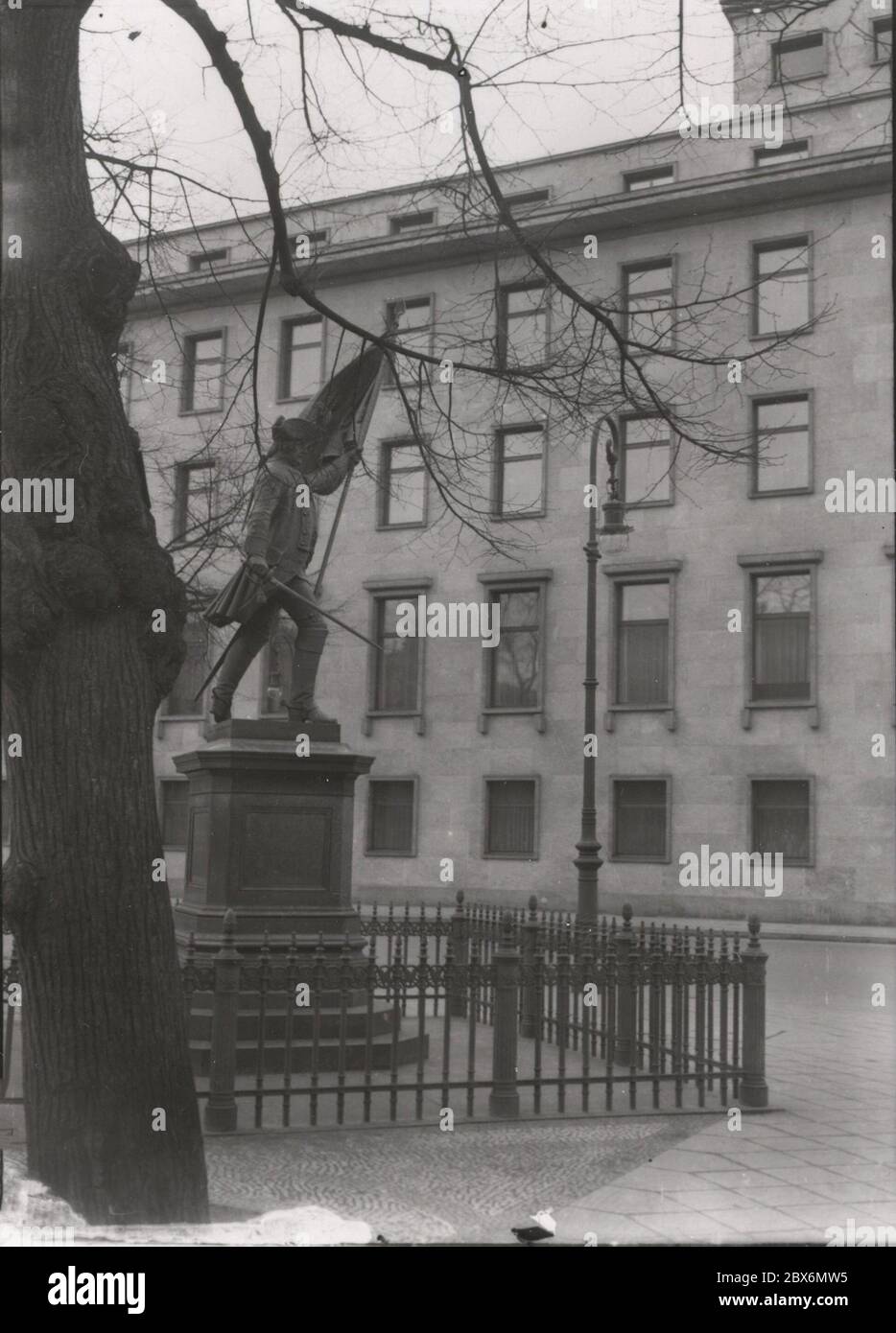 Wilhelmplatz hitler -Fotos und -Bildmaterial in hoher Auflösung – Alamy