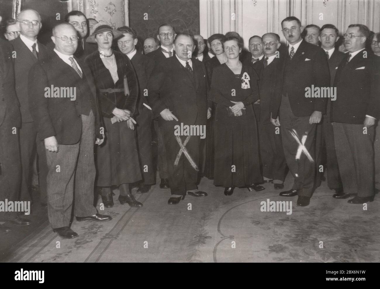 Funk und Esser. Heinrich Hoffmann fotografiert 1933 Adolf Hitlers ...