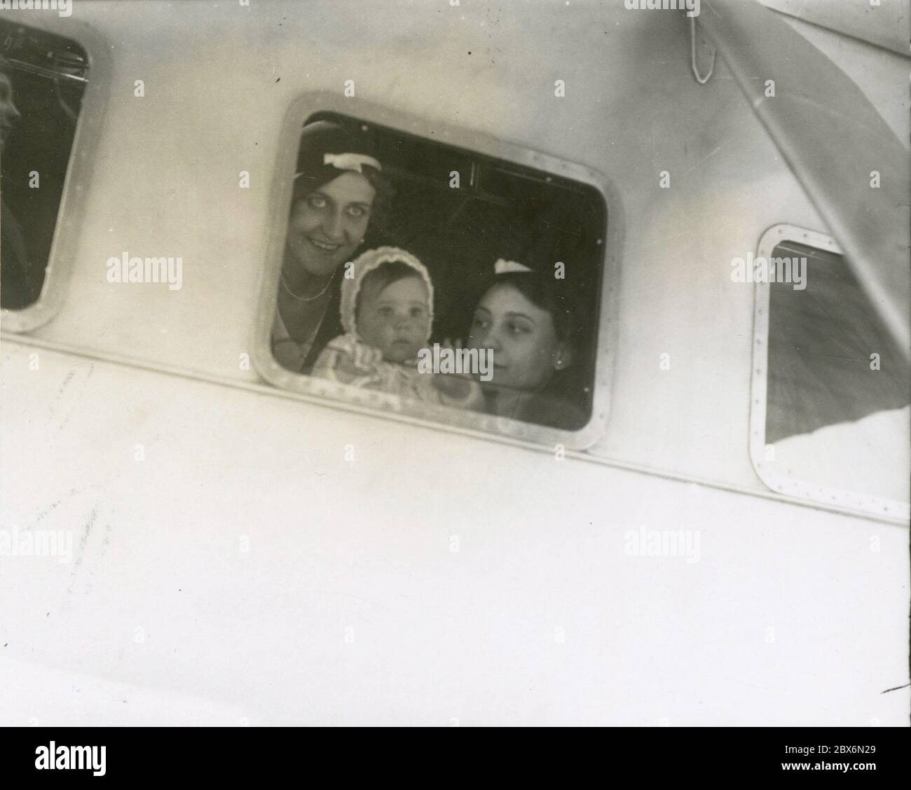 Familie Goebbels auf dem Flugplatz Heinrich Hoffmann fotografiert 1933 ...