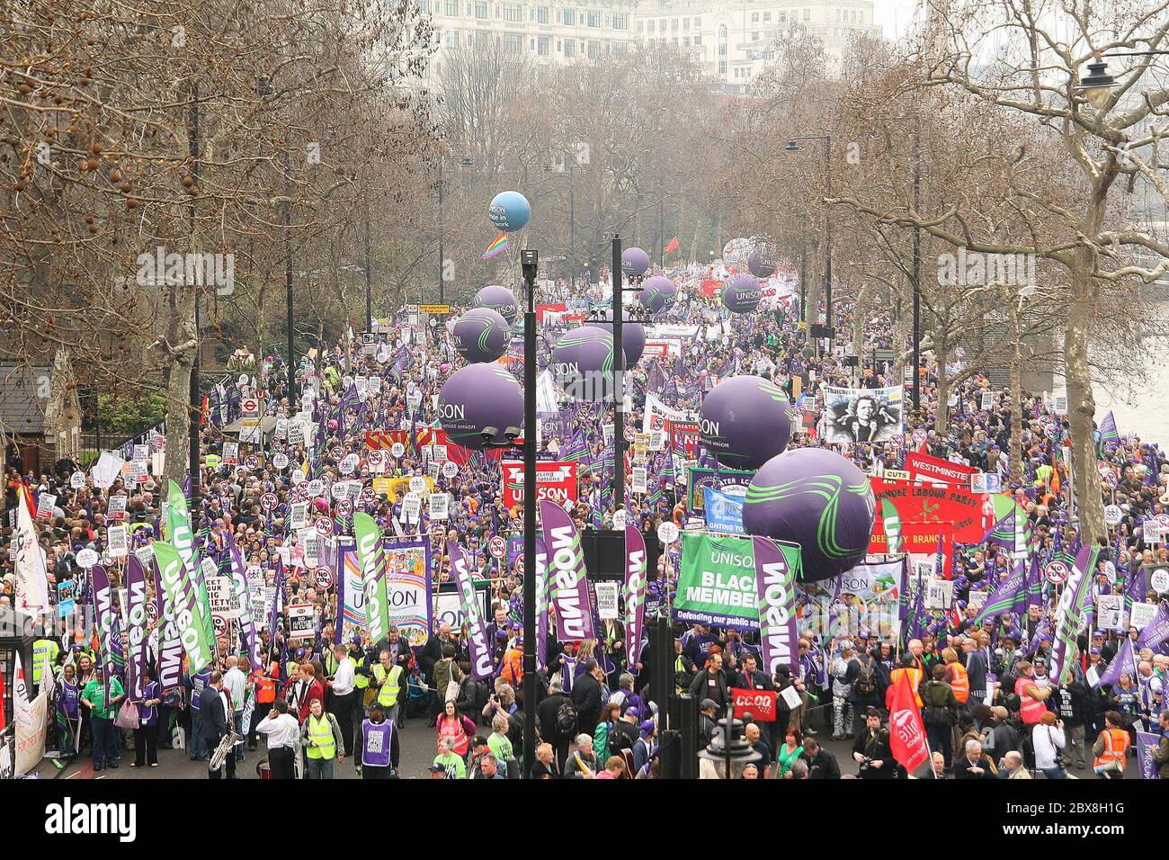 Massen protestieren -Fotos und -Bildmaterial in hoher Auflösung – Alamy