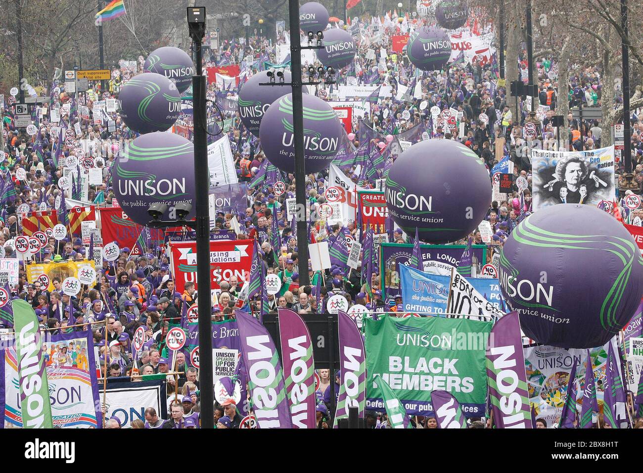 Massen protestieren -Fotos und -Bildmaterial in hoher Auflösung – Alamy