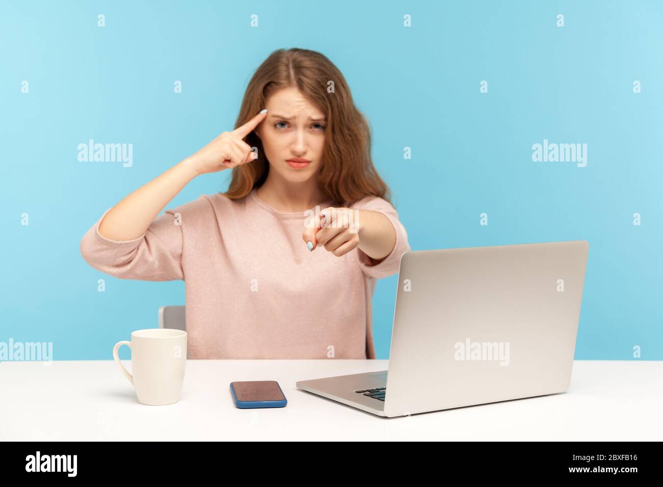 Dumm aussehen -Fotos und -Bildmaterial in hoher Auflösung – Alamy