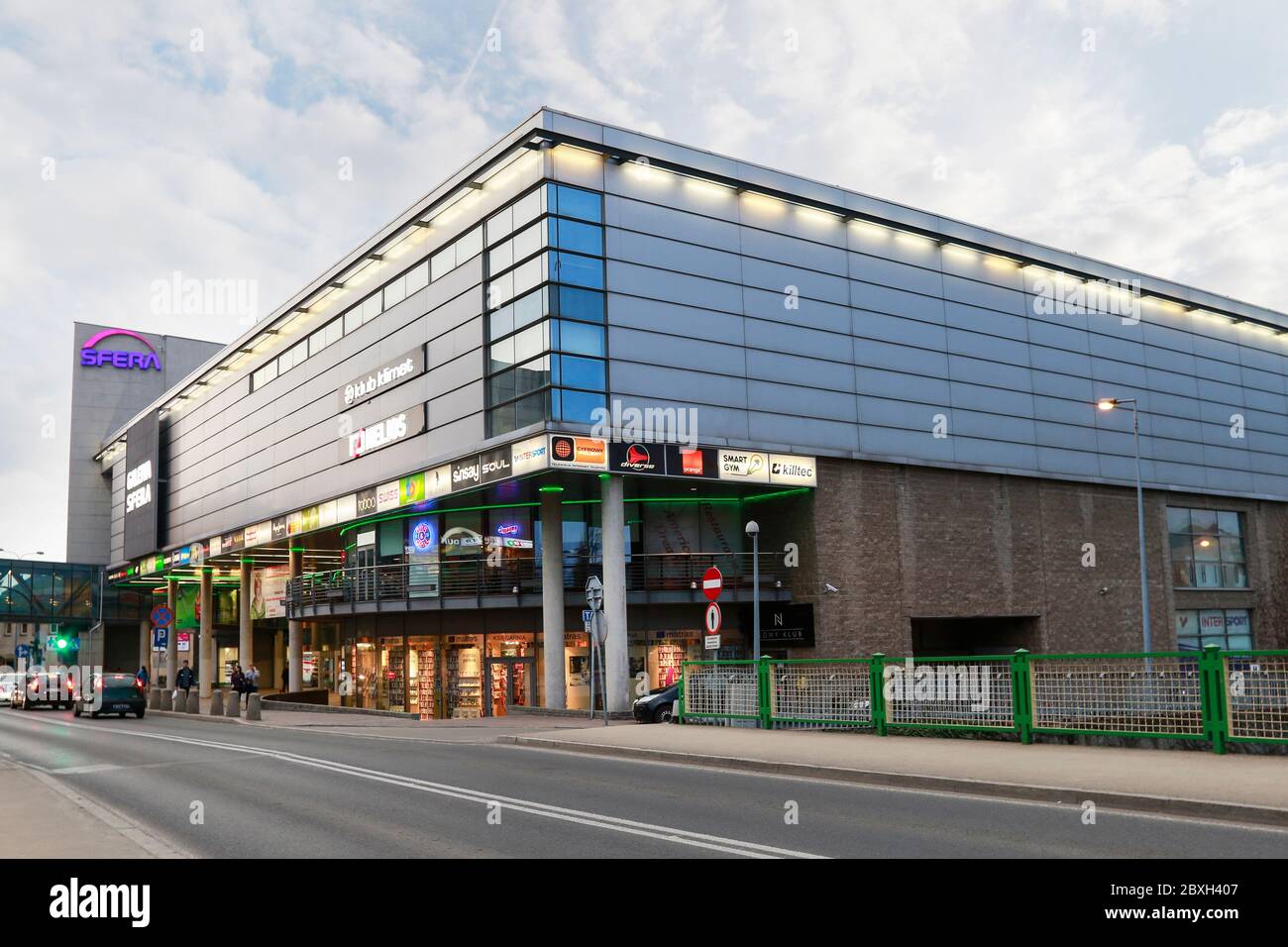 Sfera einkaufszentrum -Fotos und -Bildmaterial in hoher Auflösung – Alamy