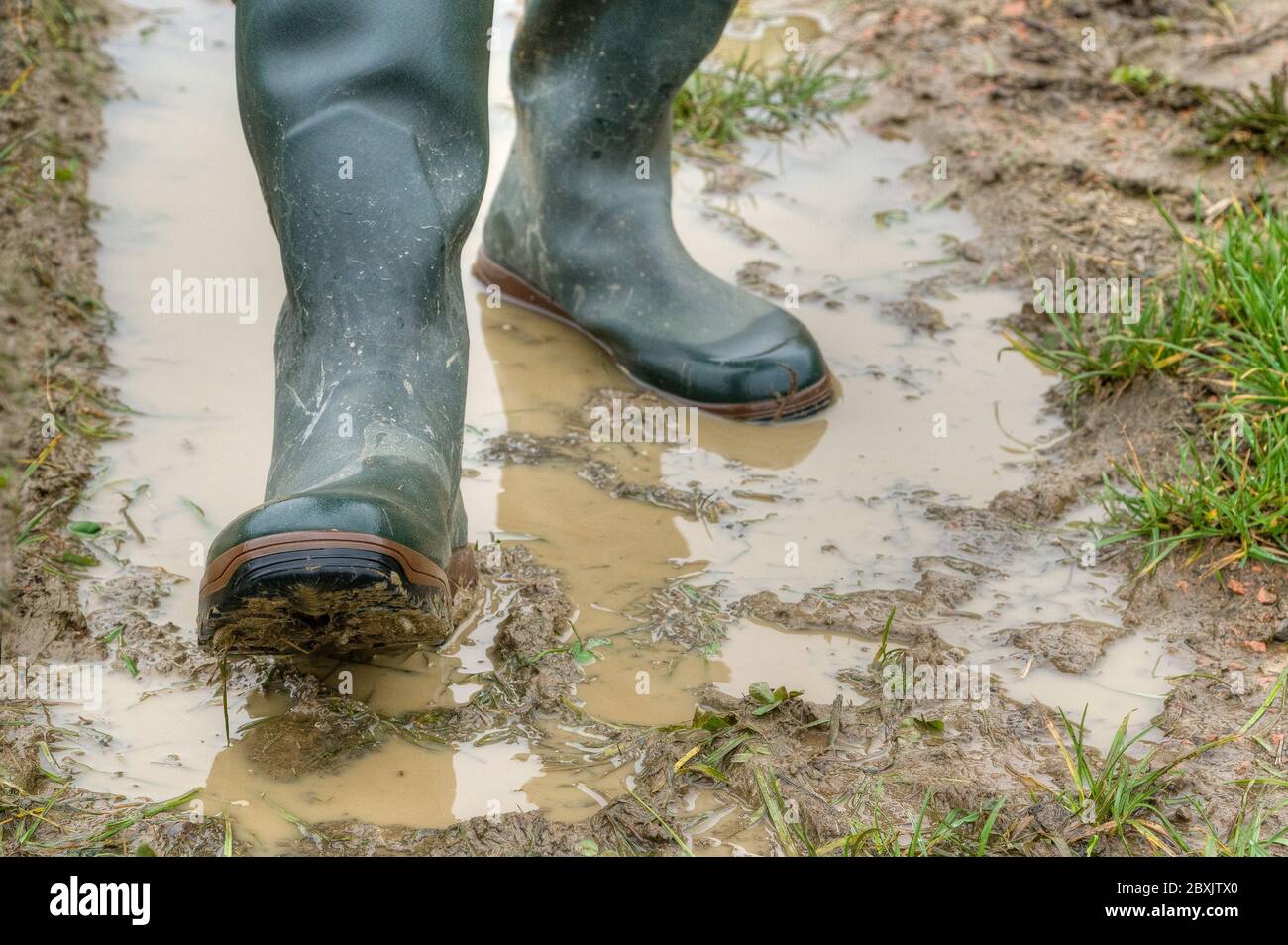 Rainwear mud -Fotos und -Bildmaterial in hoher Auflösung – Alamy