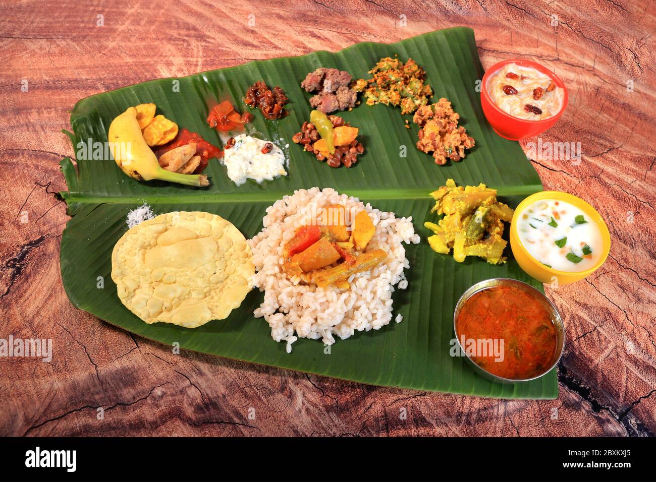 Onam Bankett oder onam Sadhya, Vishu Sadhya - traditionelle kerala ...
