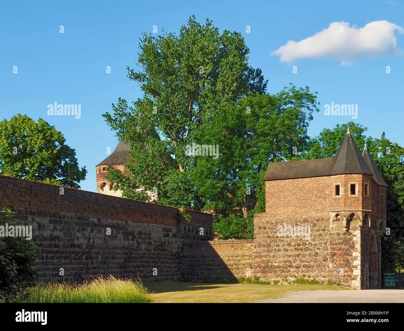 Stadtmauer in dormagen zons -Fotos und -Bildmaterial in hoher Auflösung – Alamy