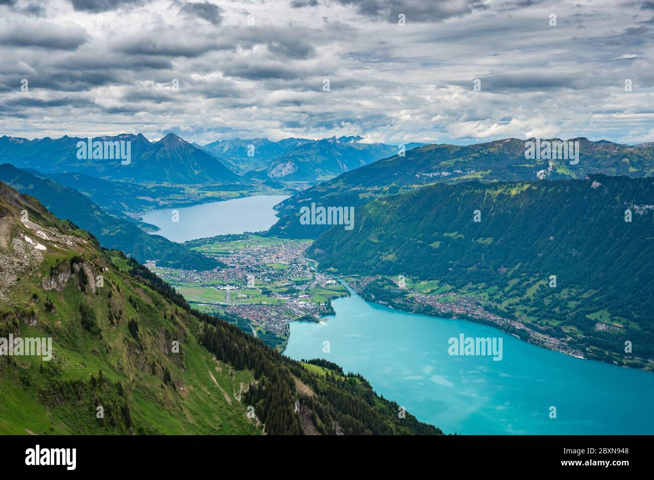 Interlaken und Bönigen mit Brienzersee und Thunersee Stockfotografie ...
