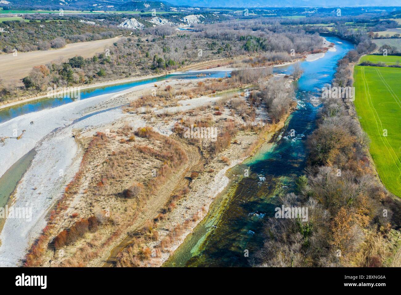 Fluss natur flussufer flussbett -Fotos und -Bildmaterial in hoher ...
