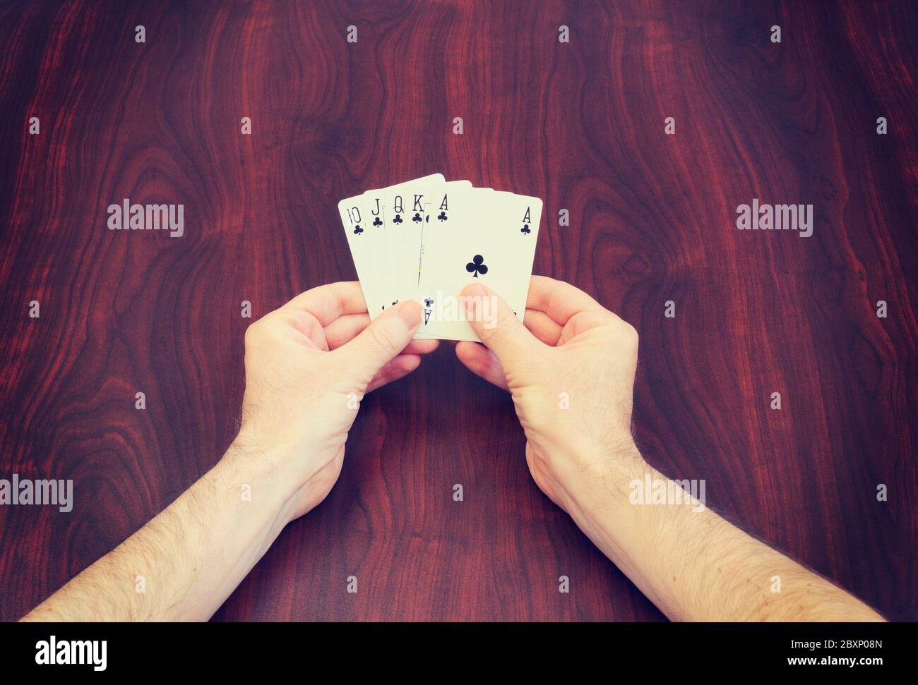 Poker hand royal flush karten -Fotos und -Bildmaterial in hoher ...