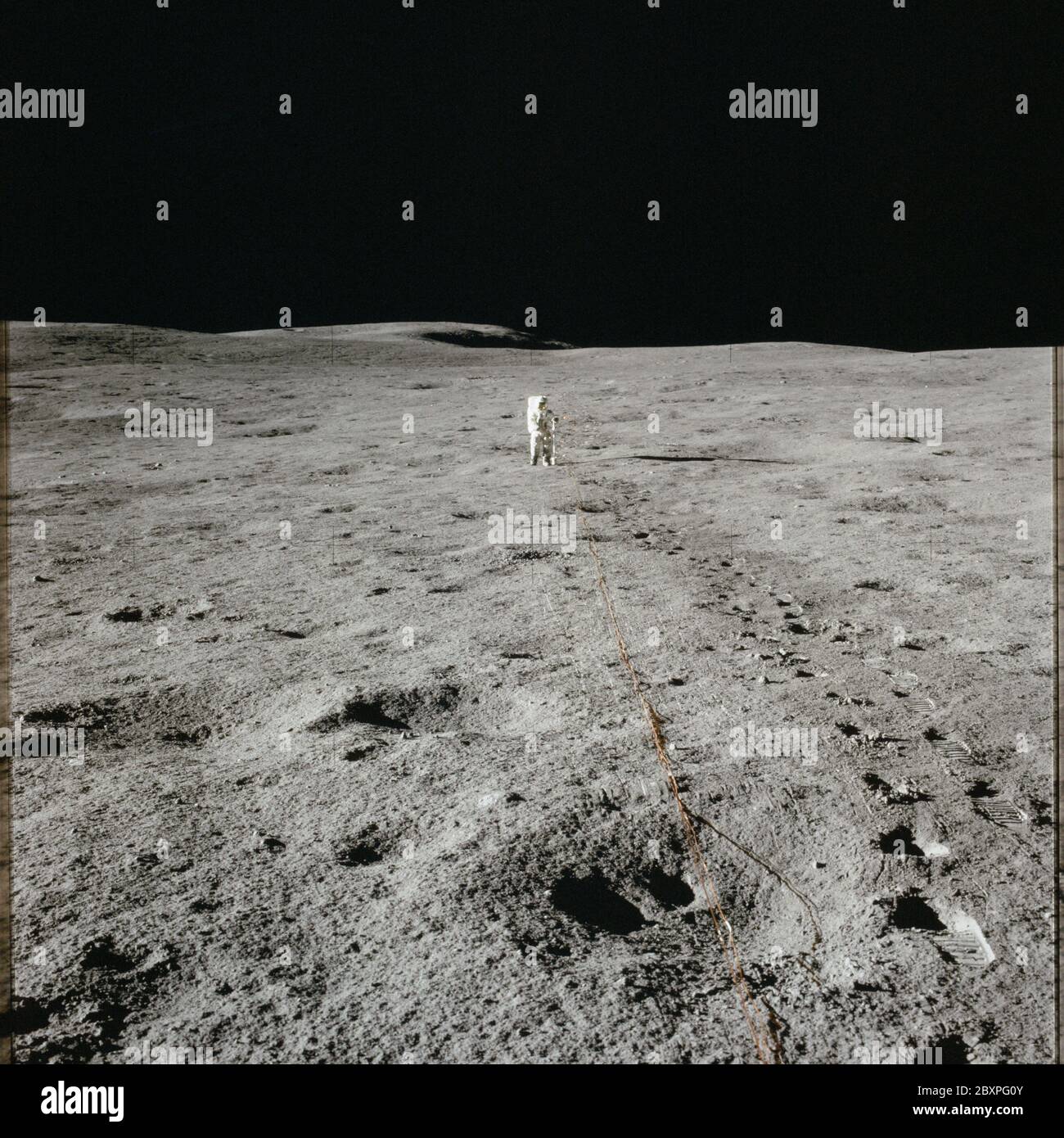 AS14-67-9374 - Apollo 14 - Apollo 14 Missionsbild - Blick nach Süden ...