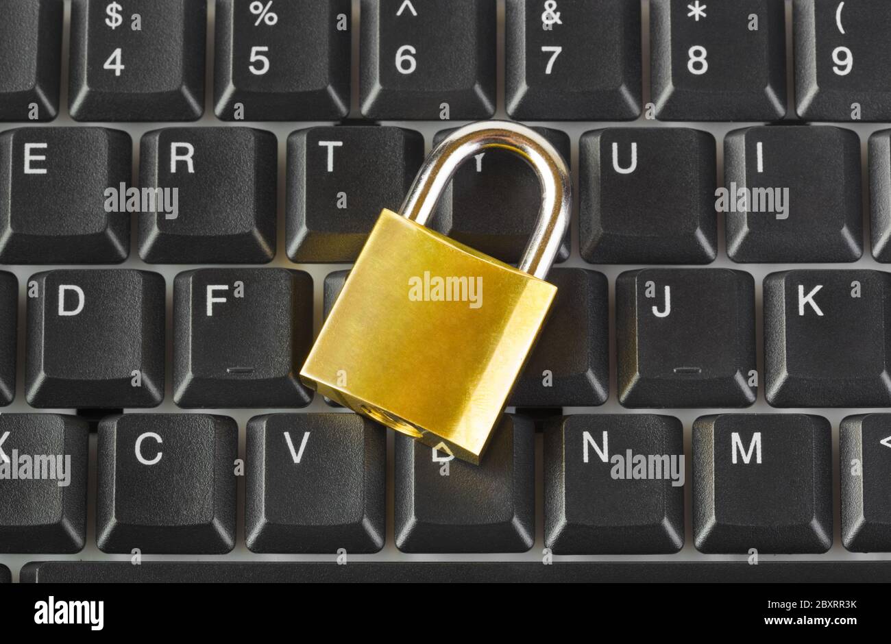 Laptop mit schlosssymbol Stockfotos und -bilder Kaufen - Alamy