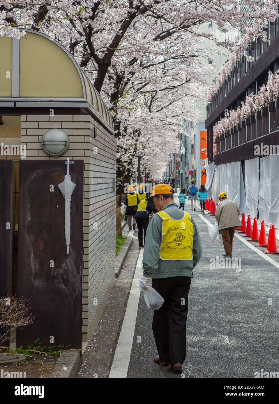 Japanese cleaners -Fotos und -Bildmaterial in hoher Auflösung – Alamy