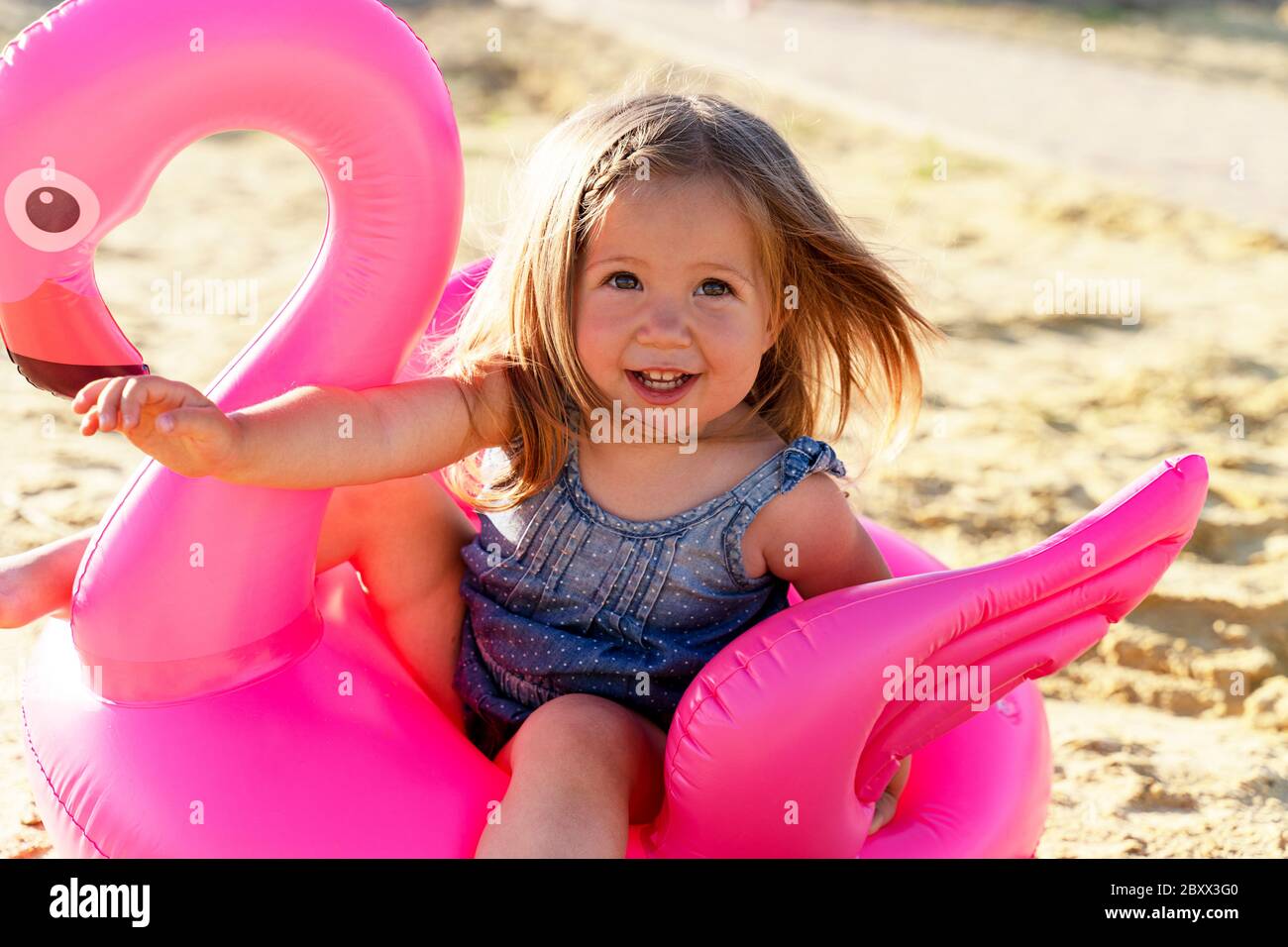Kind kind junge baden meer sommer -Fotos und -Bildmaterial in hoher ...