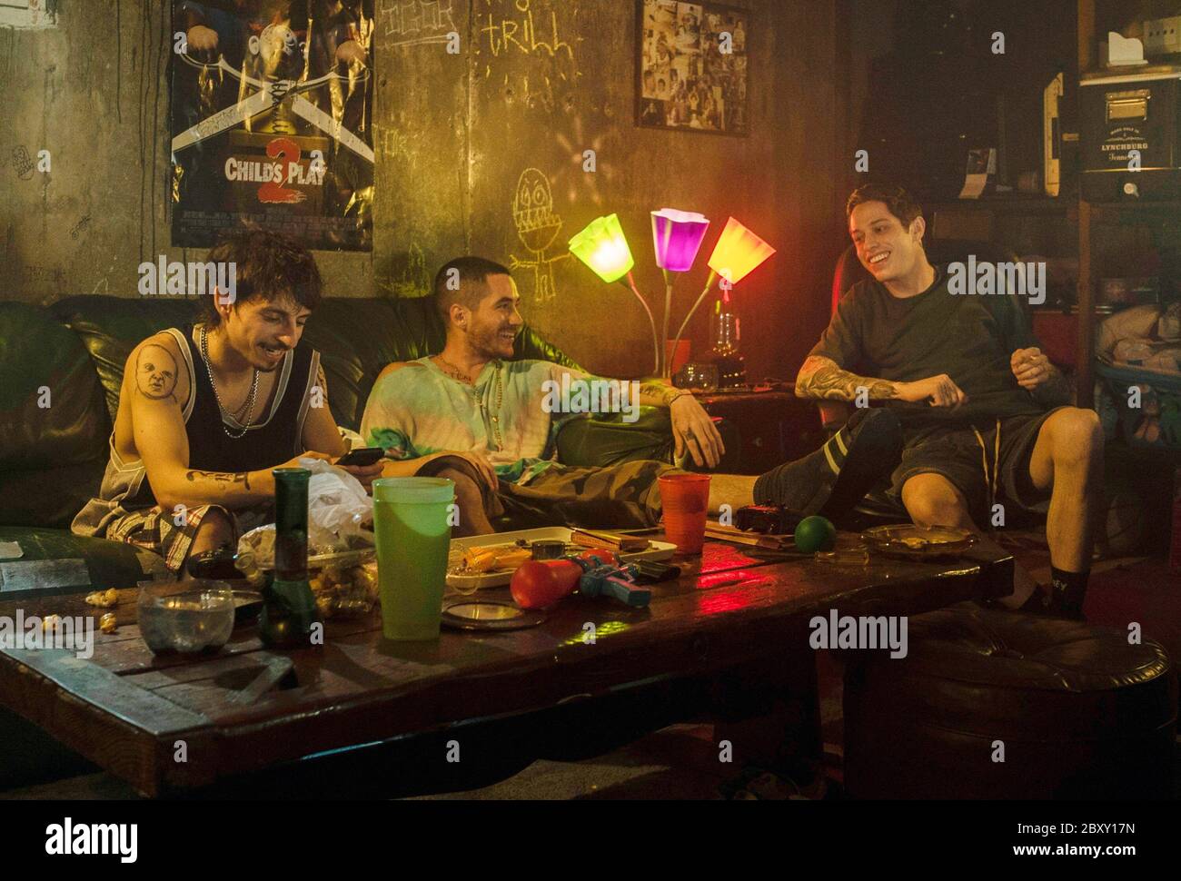 DER KÖNIG VON STATEN, von links: Moises Arias, Ricky Velez, Pete ...