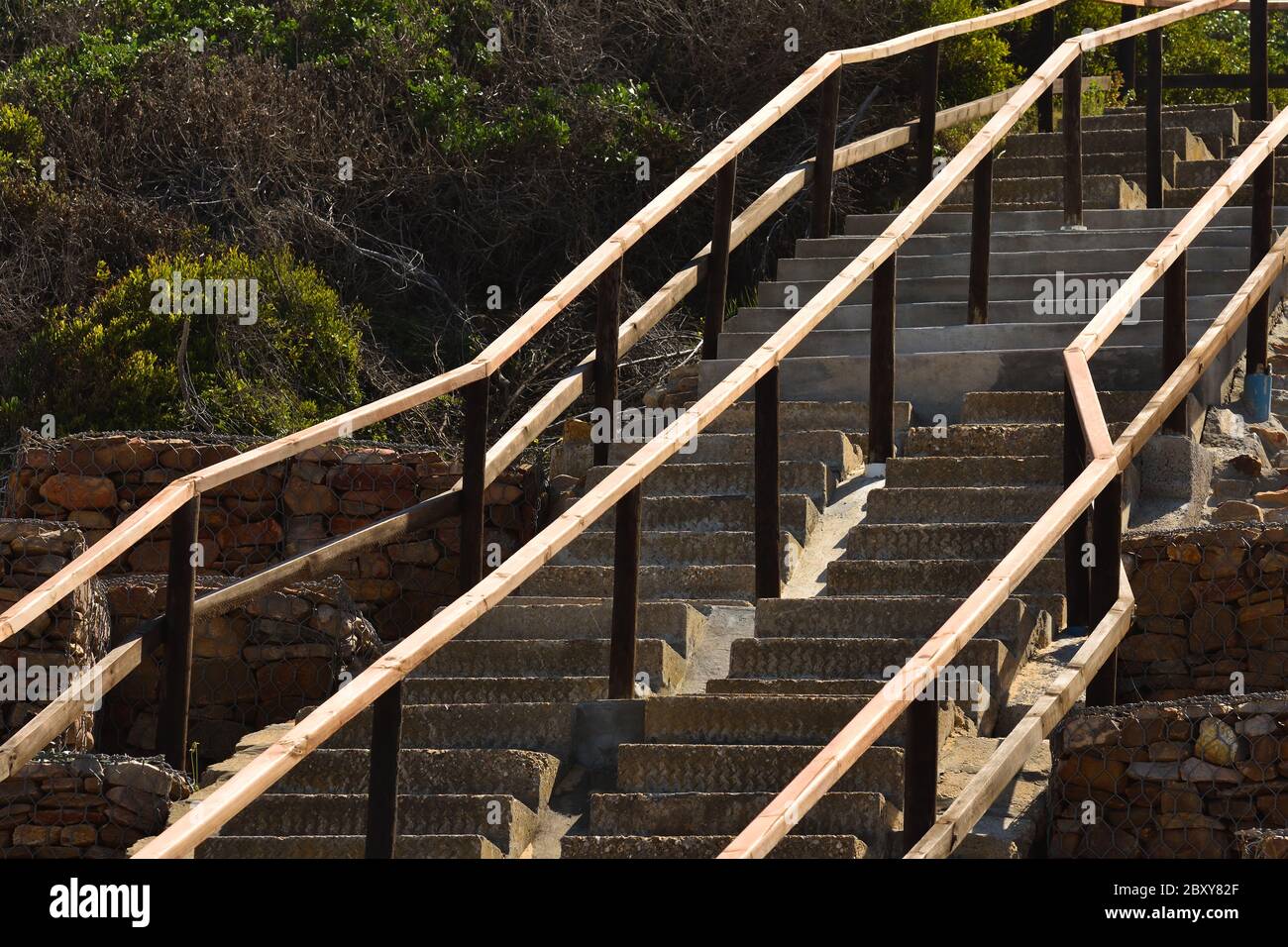 Treppe tritt treppe hinauf -Fotos und -Bildmaterial in hoher Auflösung ...