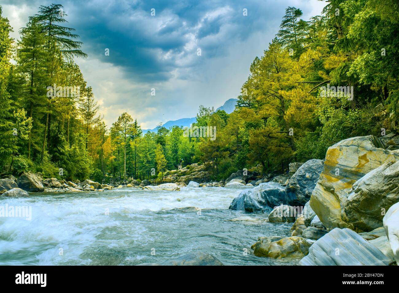 Roaring river -Fotos und -Bildmaterial in hoher Auflösung – Alamy