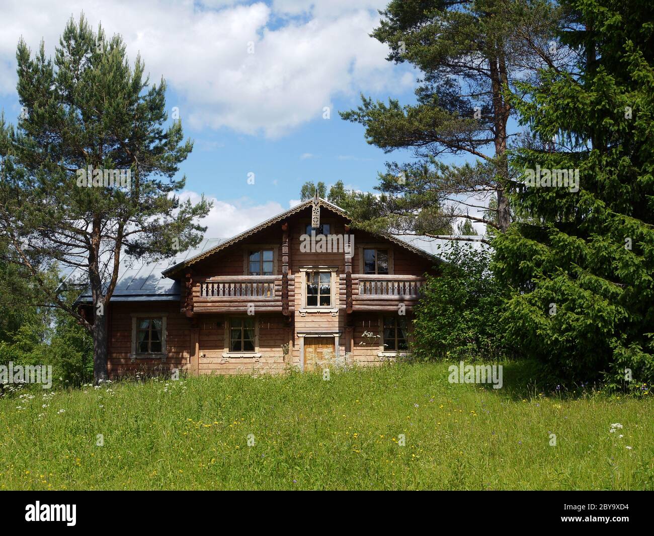 Russisches bauernhaus -Fotos und -Bildmaterial in hoher Auflösung – Alamy
