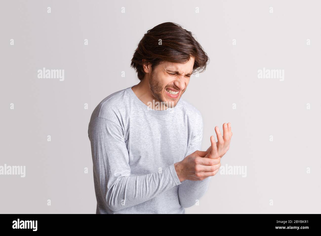 Schmerzen in der hand -Fotos und -Bildmaterial in hoher Auflösung – Alamy