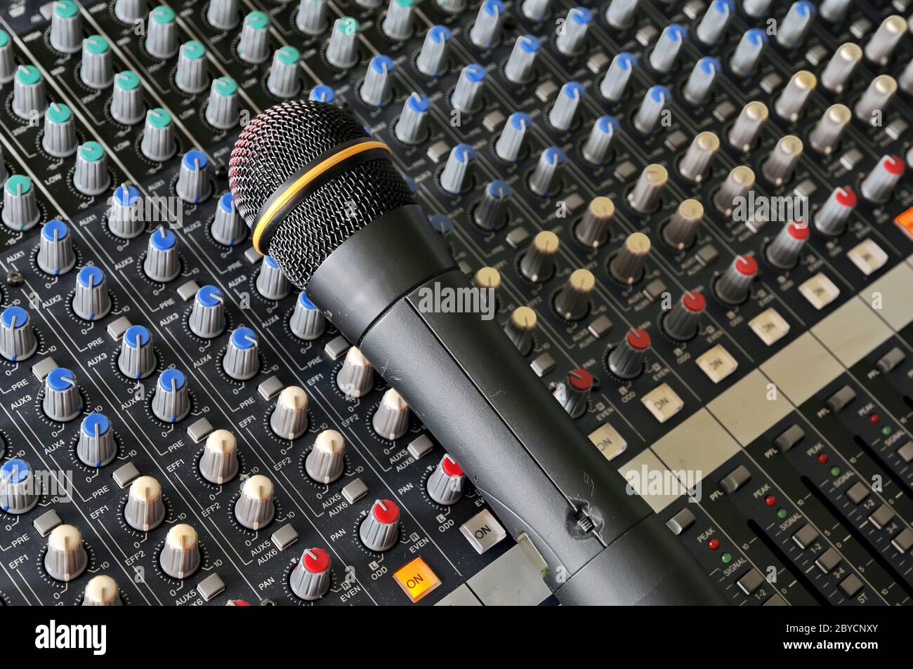 Sound mischpult -Fotos und -Bildmaterial in hoher Auflösung – Alamy