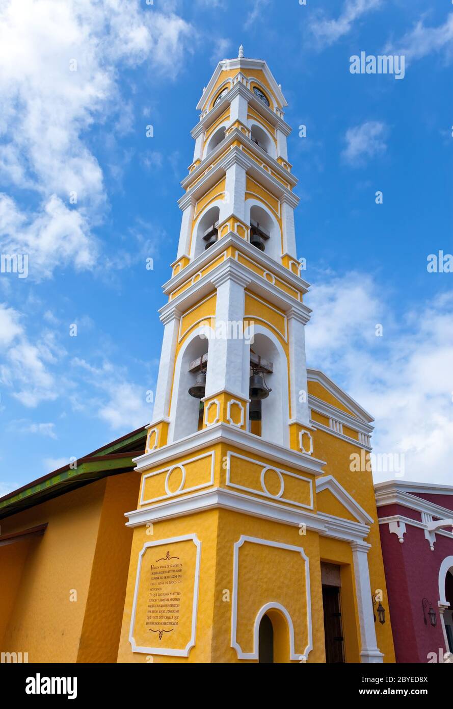 Kirche mit park -Fotos und -Bildmaterial in hoher Auflösung – Alamy