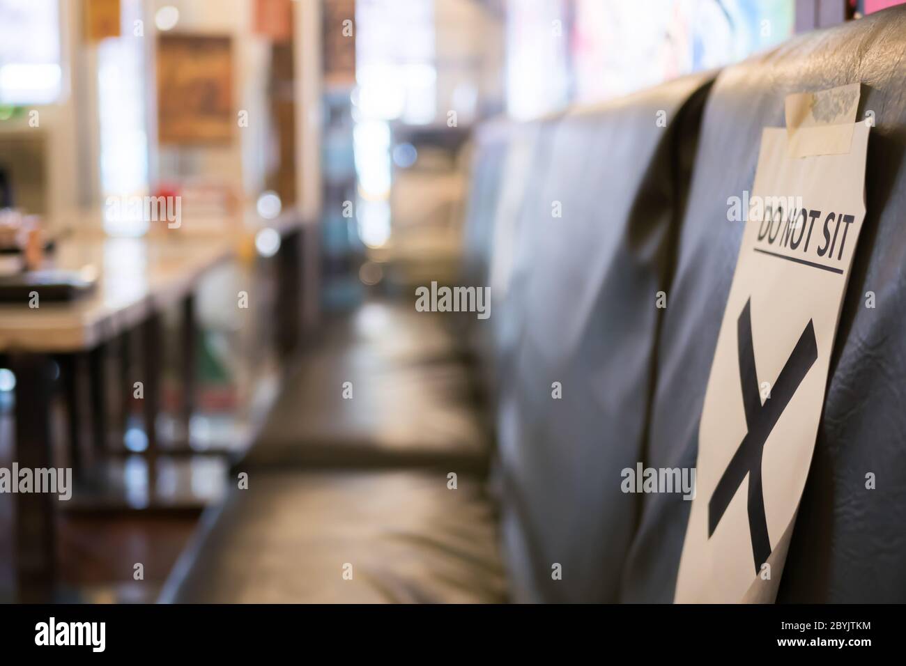 Sitze mit sozialer distanzierung -Fotos und -Bildmaterial in hoher ...