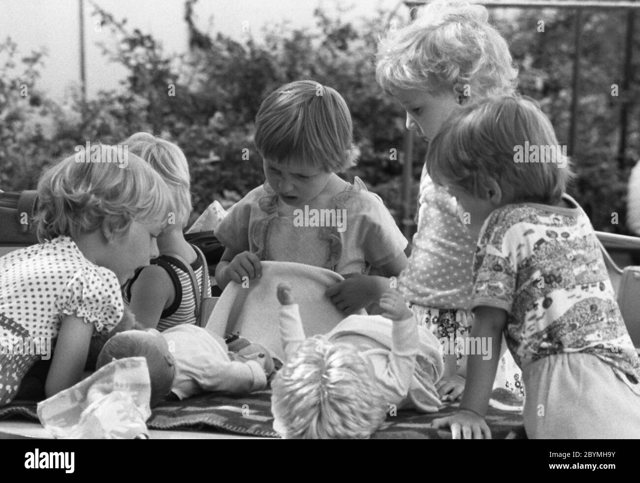 Puppen ddr ost -Fotos und -Bildmaterial in hoher Auflösung – Alamy