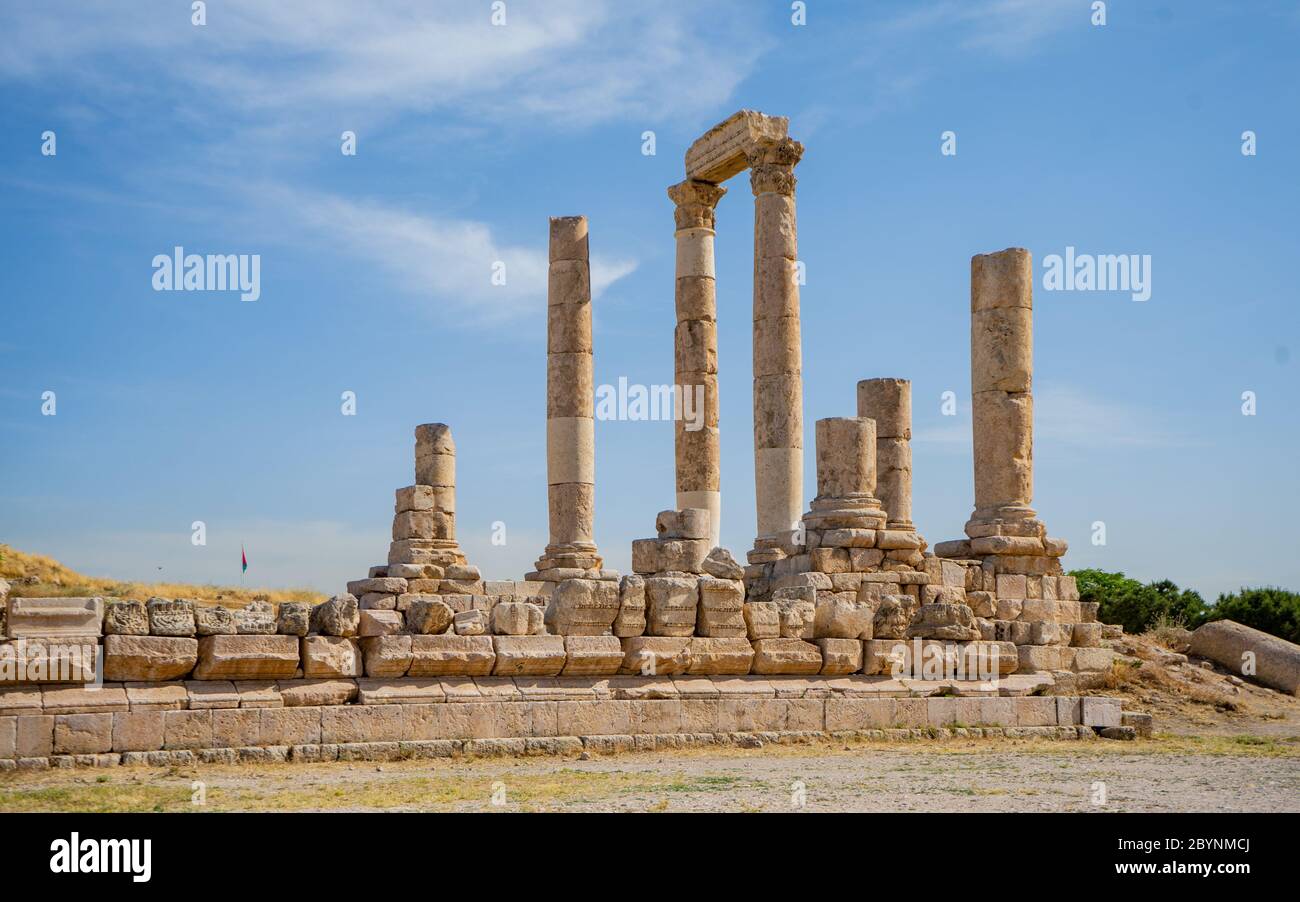 Die Zitadelle in der Stadt Amman in Jordanien im Nahen Osten. Tempel ...