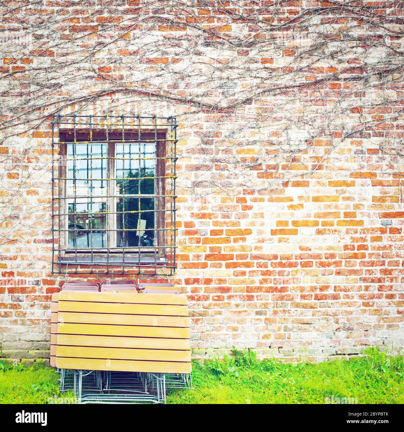 Holzfassade bayern -Fotos und -Bildmaterial in hoher Auflösung - Seite 2 - Alamy