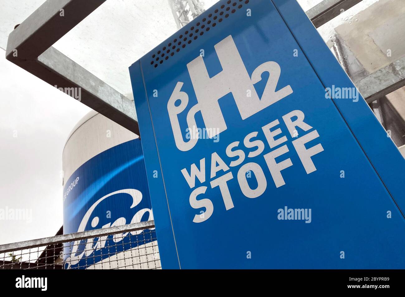 Hydrogen filling station -Fotos und -Bildmaterial in hoher Auflösung ...