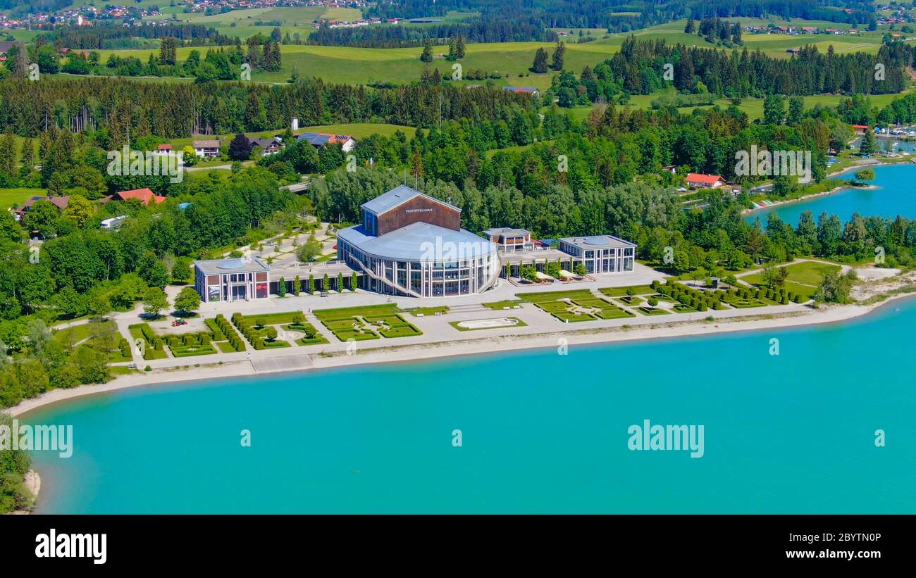 Luftaufnahme über den Forggensee bei Füssen in Deutschland ...