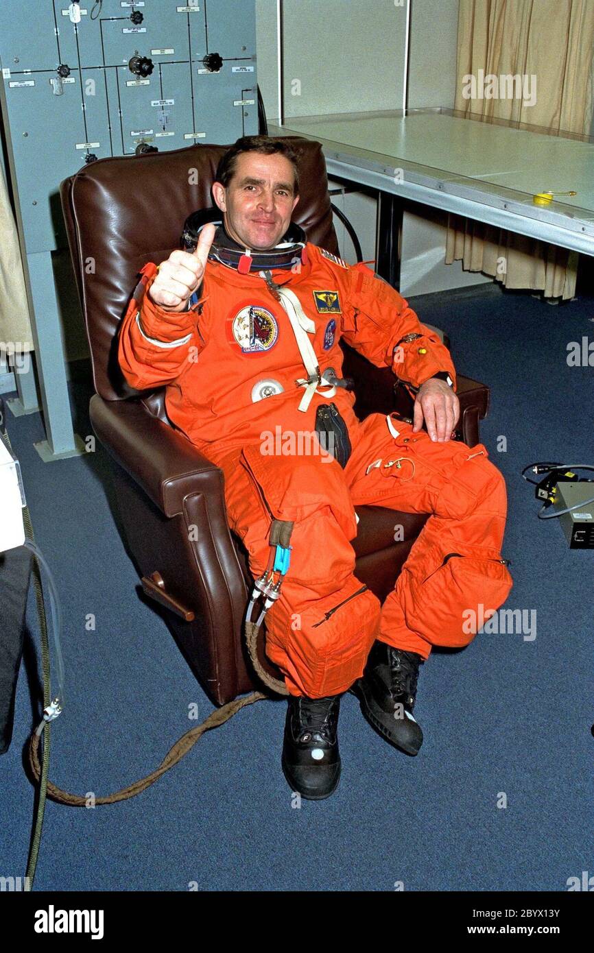 STS-87 Nutzlast-Spezialist Leonid Kadenyuk von der Nationalen ...