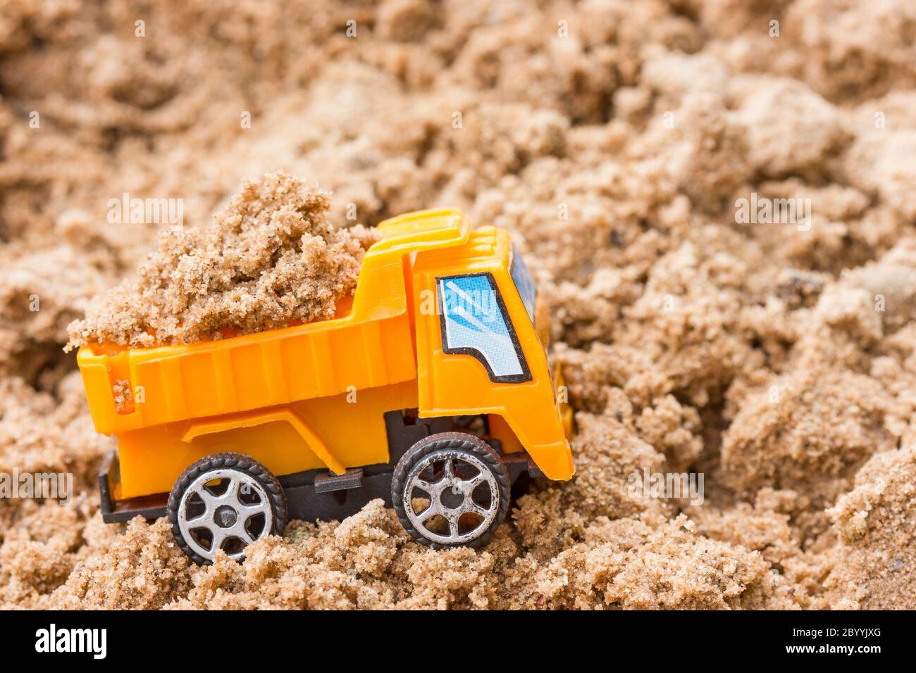 Beladener lkw und sandwagen -Fotos und -Bildmaterial in hoher Auflösung ...